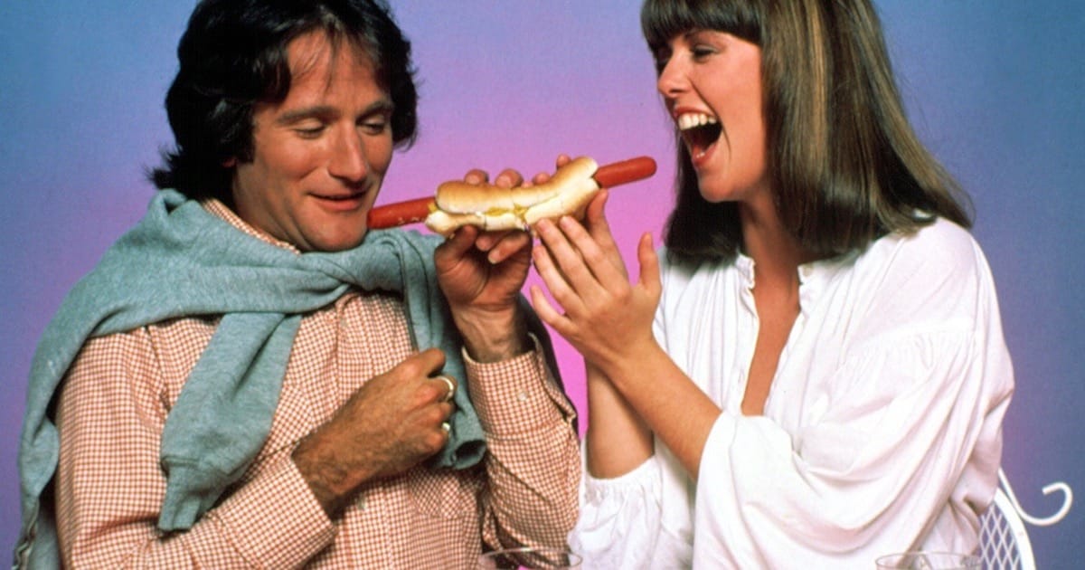 Pam Dawber Says She Didnt Mind Robin Williams Groping Her On Mork And Mindy Set Maxim