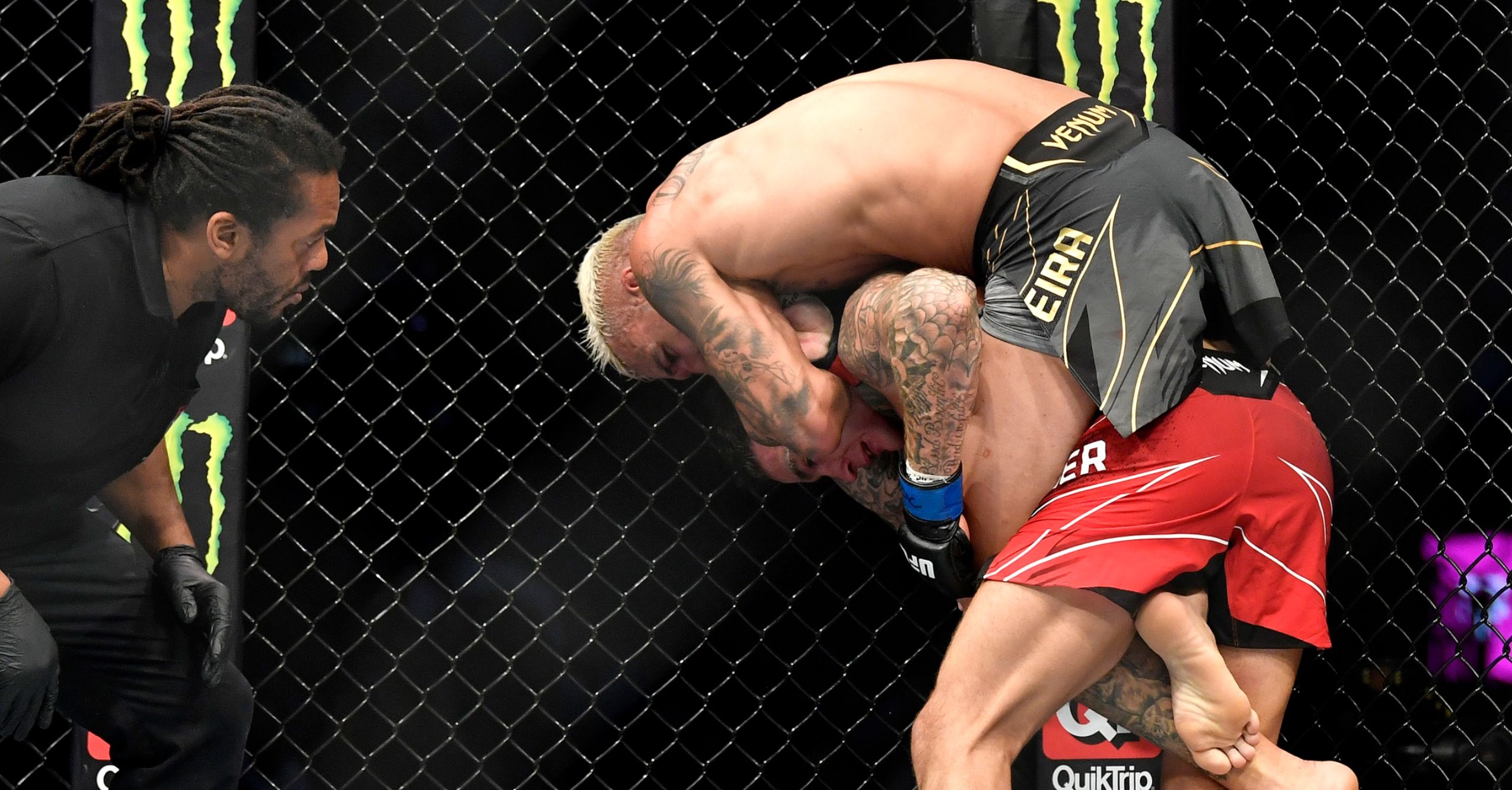 UFC 269 Video Highlights: Charles Oliveira Submits Dustin Poirier ...