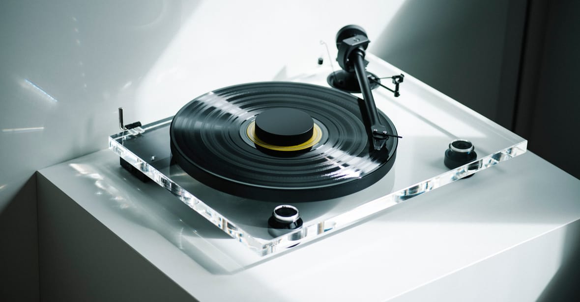 This Sleek Turntable Uses A Transparent Base For Better Sound - Maxim