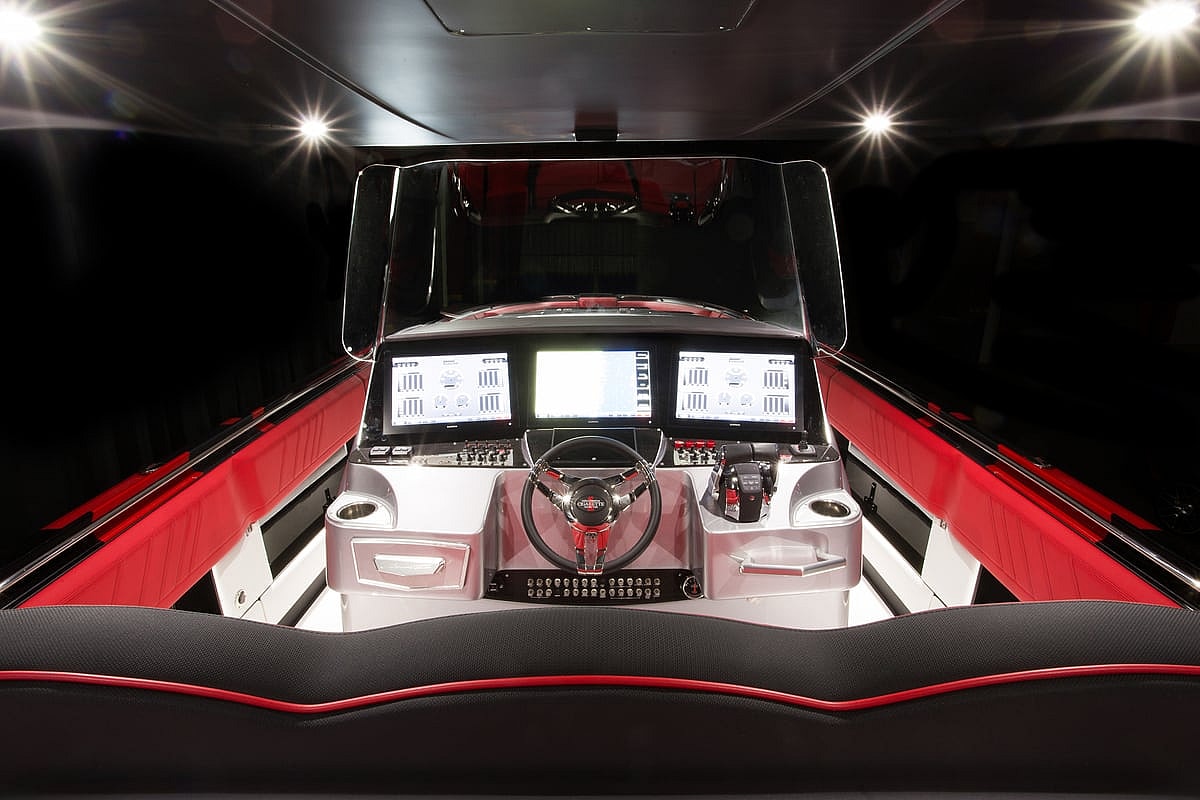 This 1,600 HP Super-Speedboat is Made to Keep Pace with the Amazing AMG ...