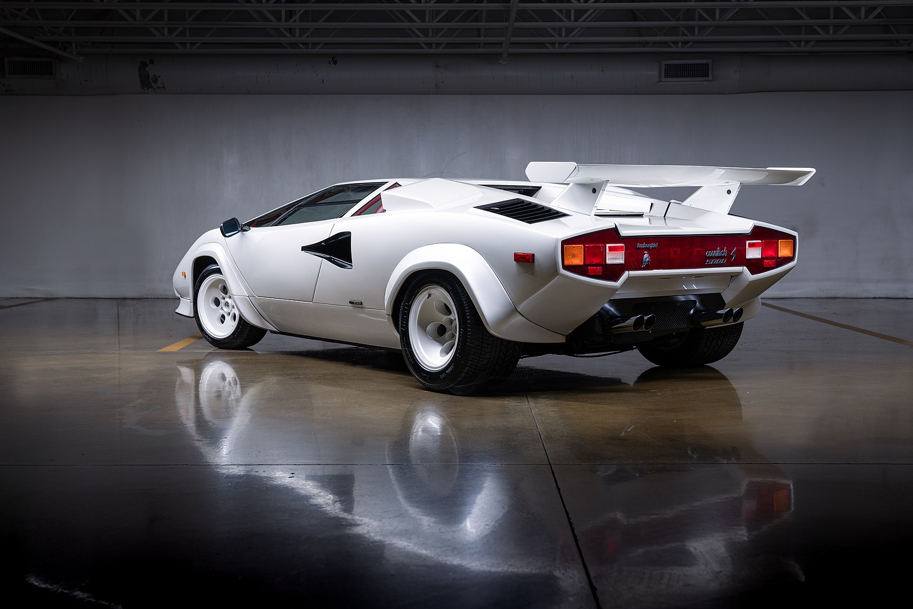 lamborghini countach white back
