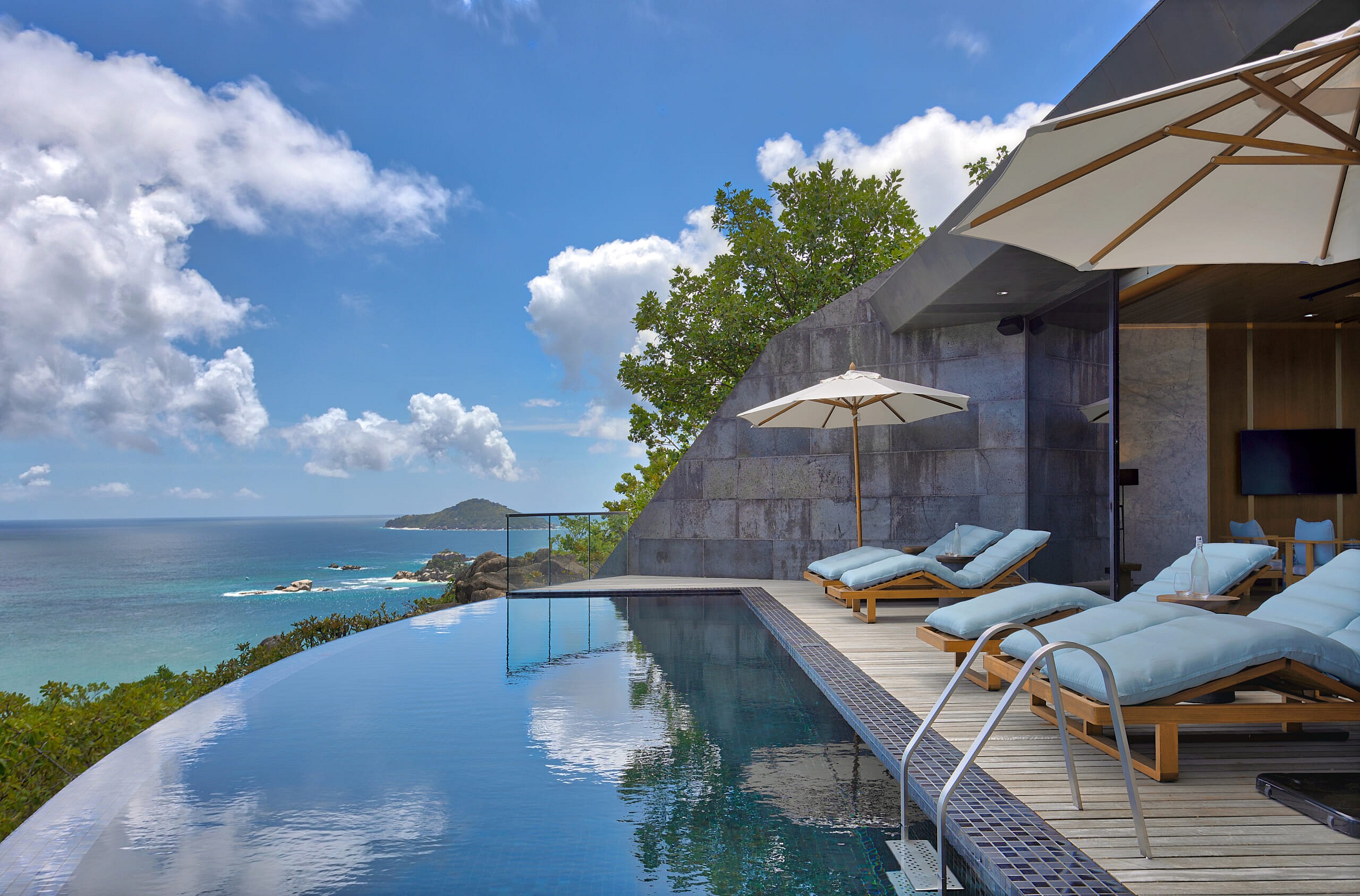 This Stunning Seychelles Hideaway Has a Clear-Bottom POOL In The ...