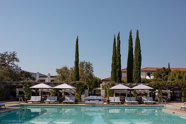 This Classic Southern California Inn Serves Up Old-School Luxury - Maxim