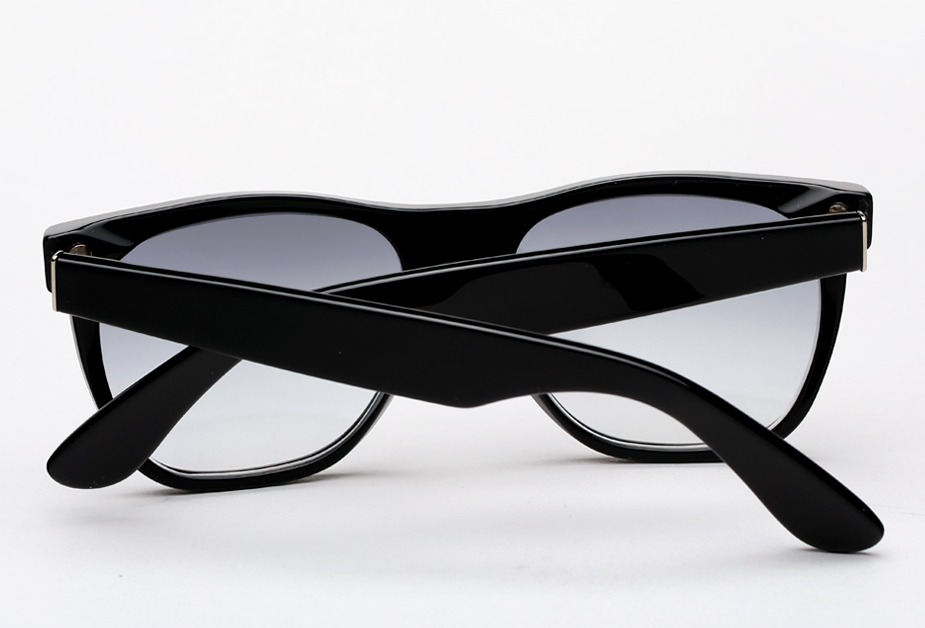 You Can Now Wear Joe Pescis Retro Sunglasses From The Irishman Maxim