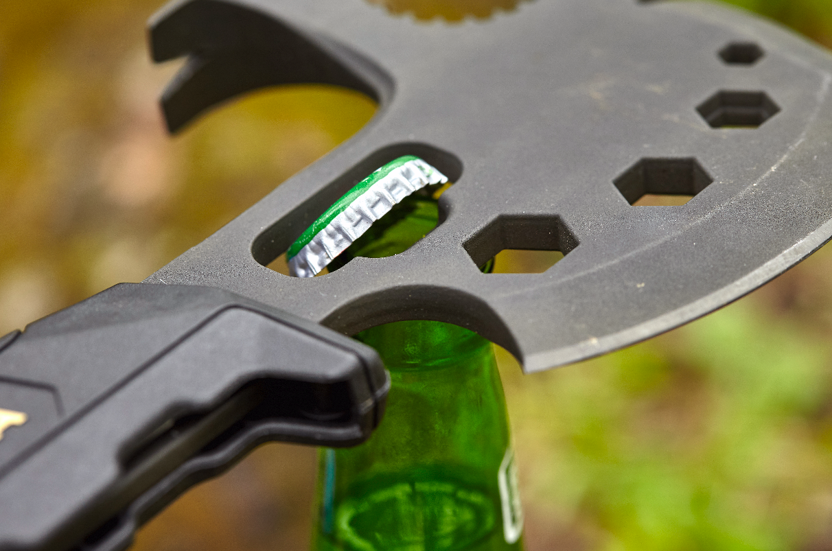 This Insane 'Survival' Axe Can Do Everything From Crack a Beer to Slice ...