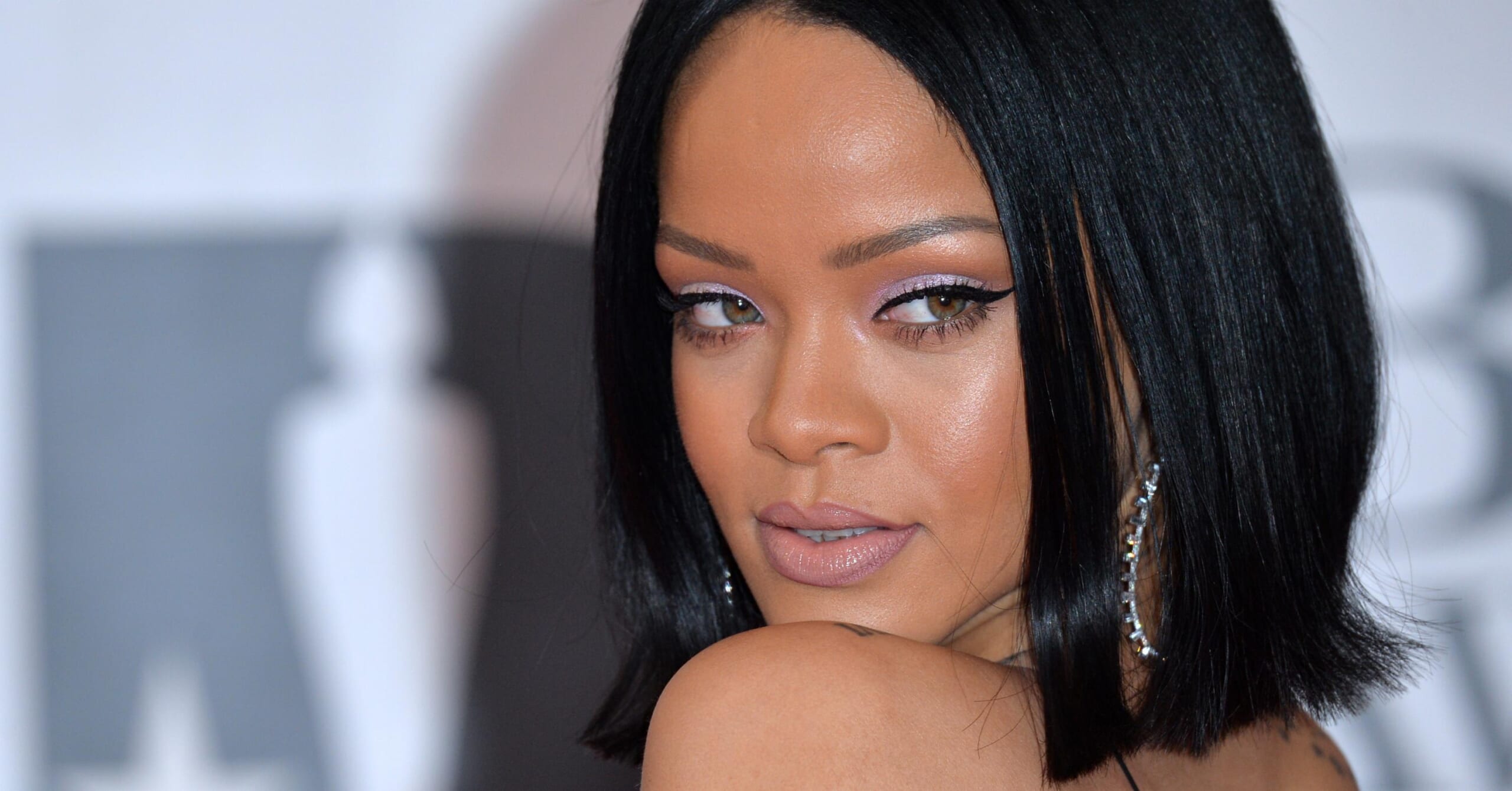 Rihanna Gives Dating Advice to a Guy Who Slid Into Her DMs at 2 AM - Maxim