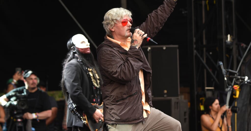 Fred Durst's New 'Dad Vibes' Look at Lollapalooza Sparks Internet Memes ...