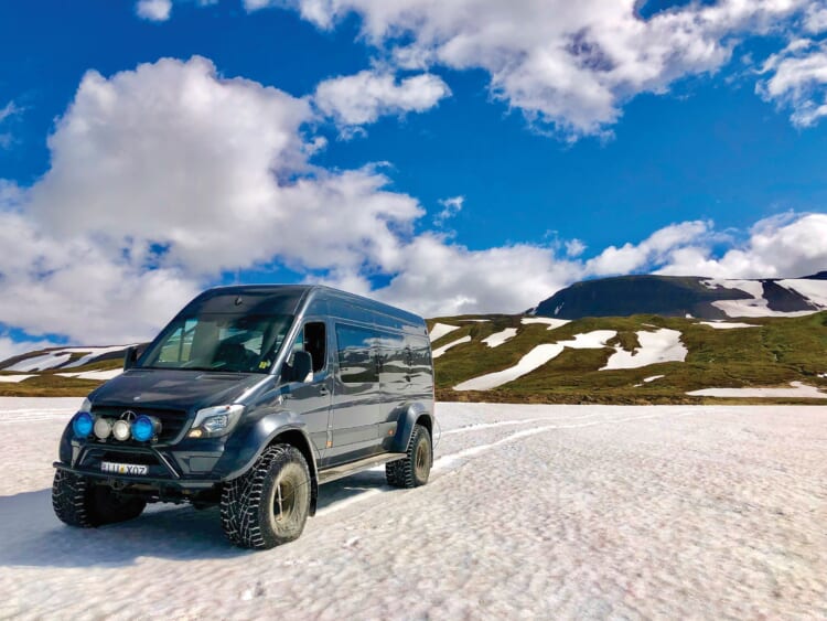 The Powder and The Glory: Escape With Elite Skiing and Snowboarding ...