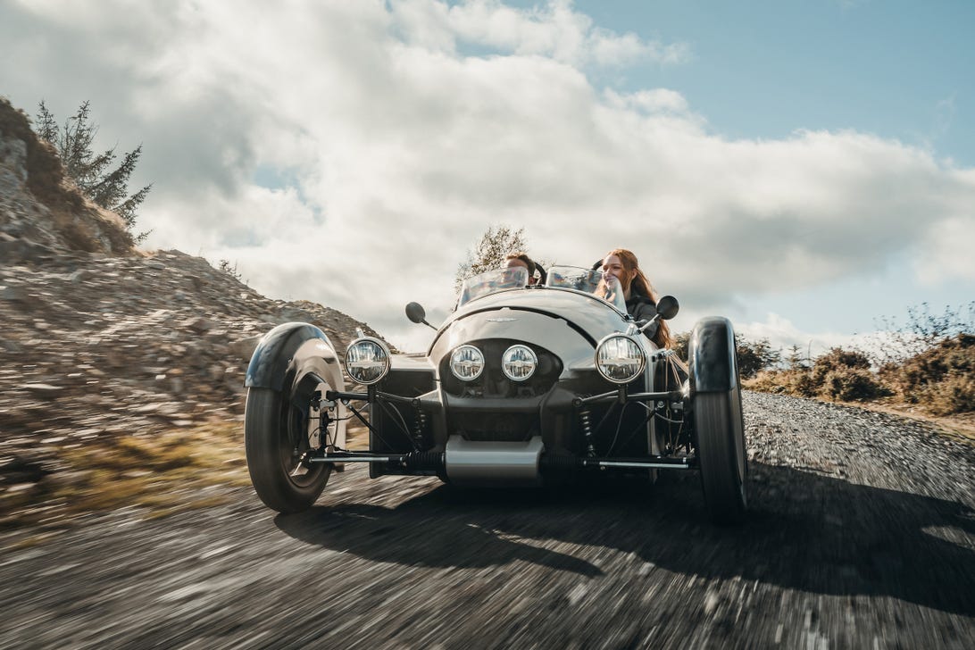 The Morgan Super 3 Is A Retro 3-Wheel Roadster With Modern Ford Muscle ...