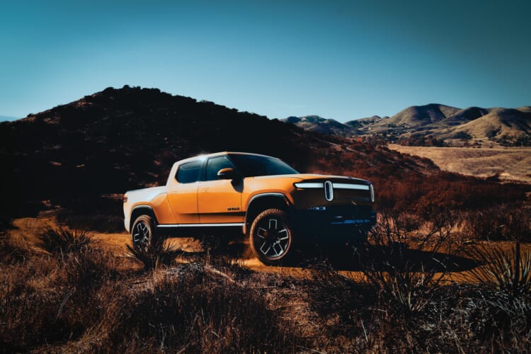 Watch A GMC Hummer EV Drag Race A Rivian R1T In Electric Truck Showdown ...