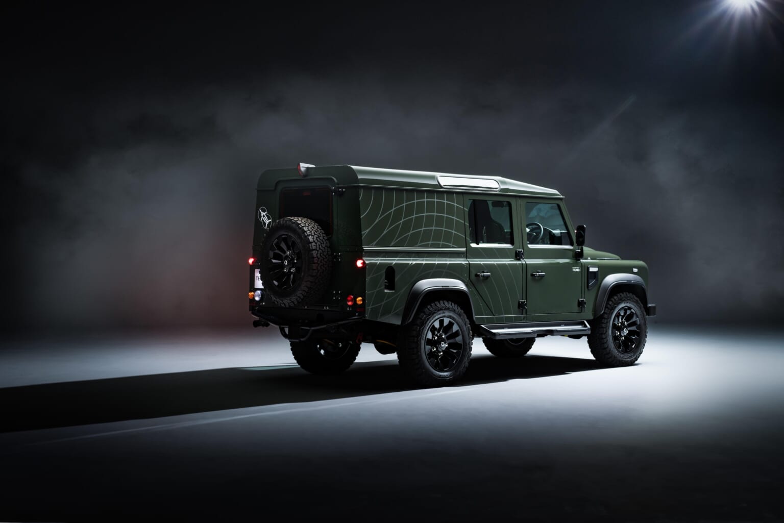 This Custom Land Rover Defender Is Inspired By The Iconic Chinook ...