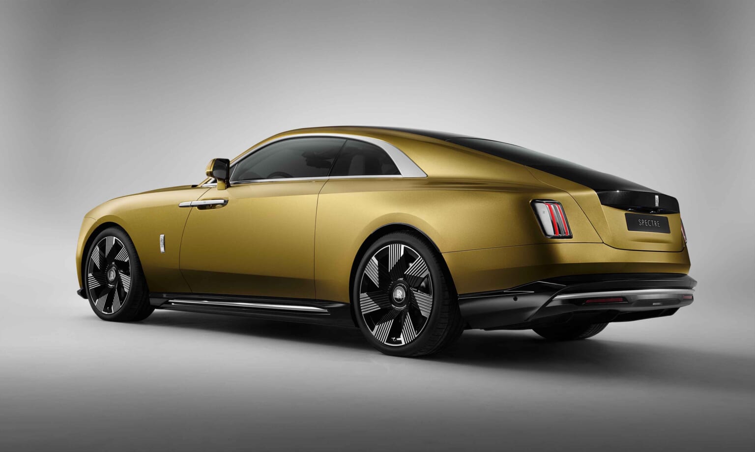 The Rolls-Royce Spectre Is Luxury Automaker's First All-Electric 'Super ...