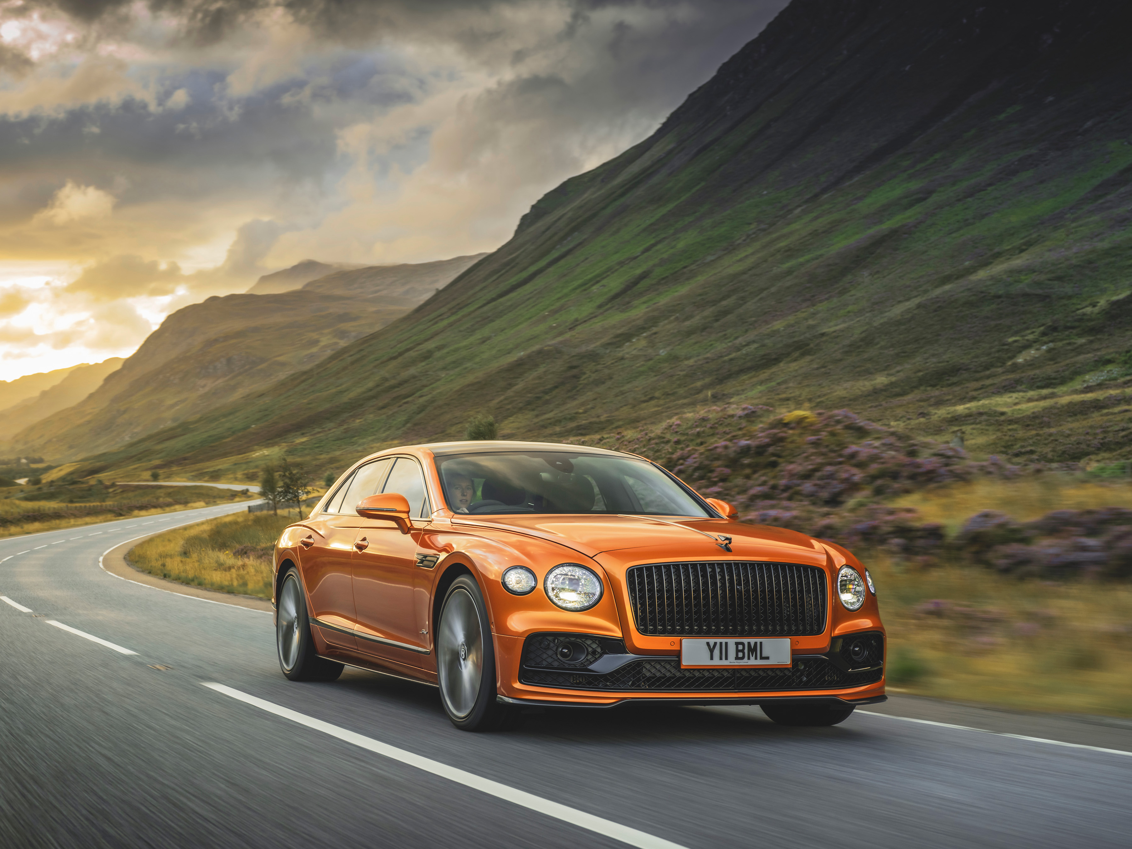Test-Driving The 207-MPH Flying Spur Speed On The Ultimate Bentley Road ...