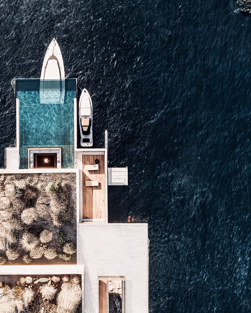 This Stunning Coastal Lair Looks Like A Yacht Embedded In A ...