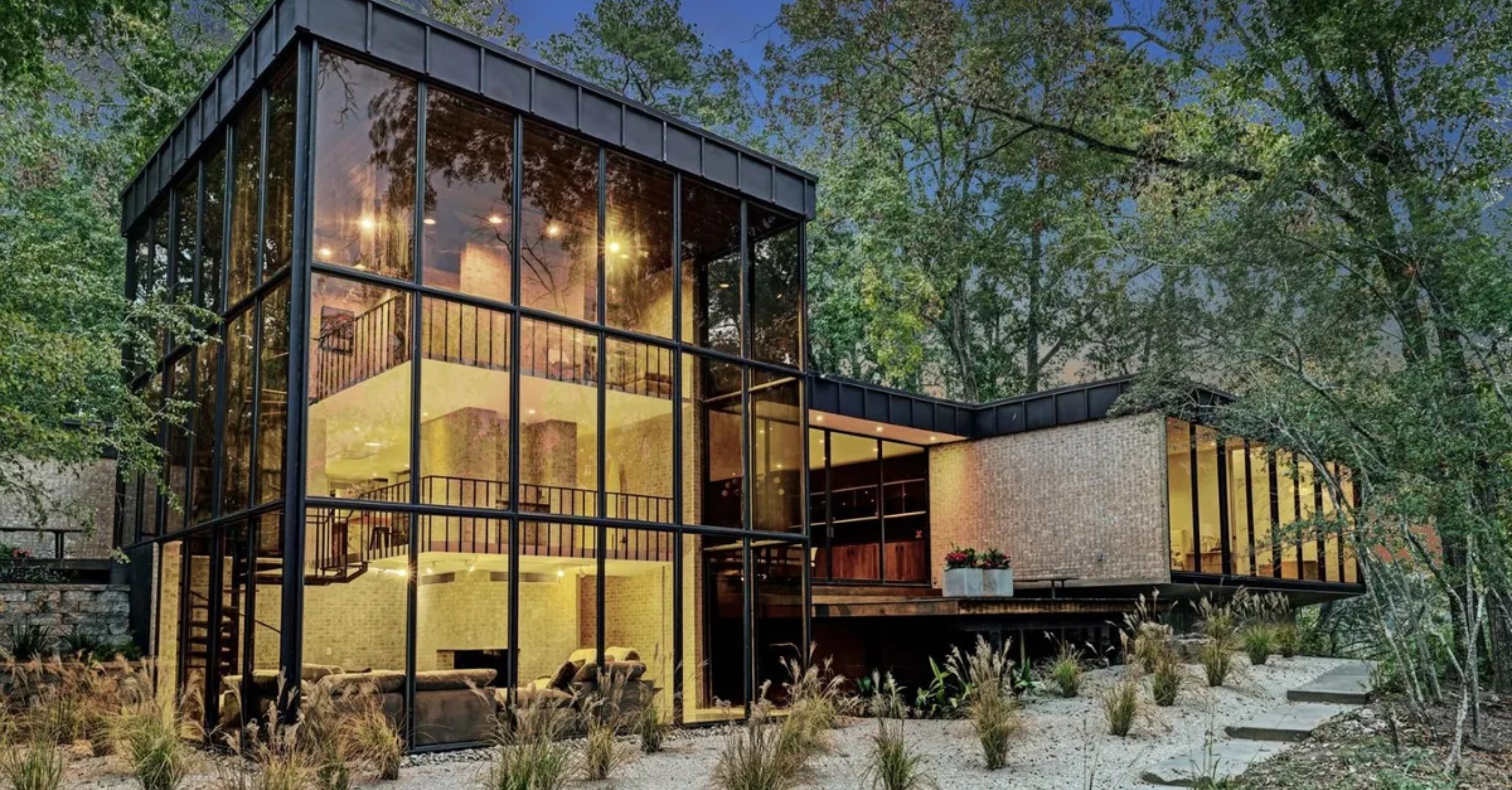 This 'Buffalo Bayou' Glass House Is A Mid-Century Masterpiece - Maxim